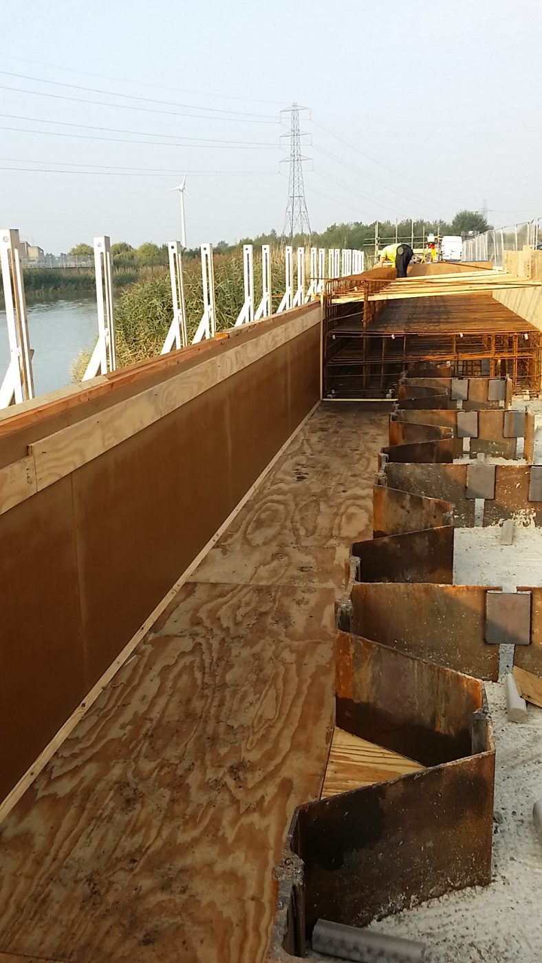 Sheet Pile Wall - Sheet Pile Capping Beams | Fast-Form Systems